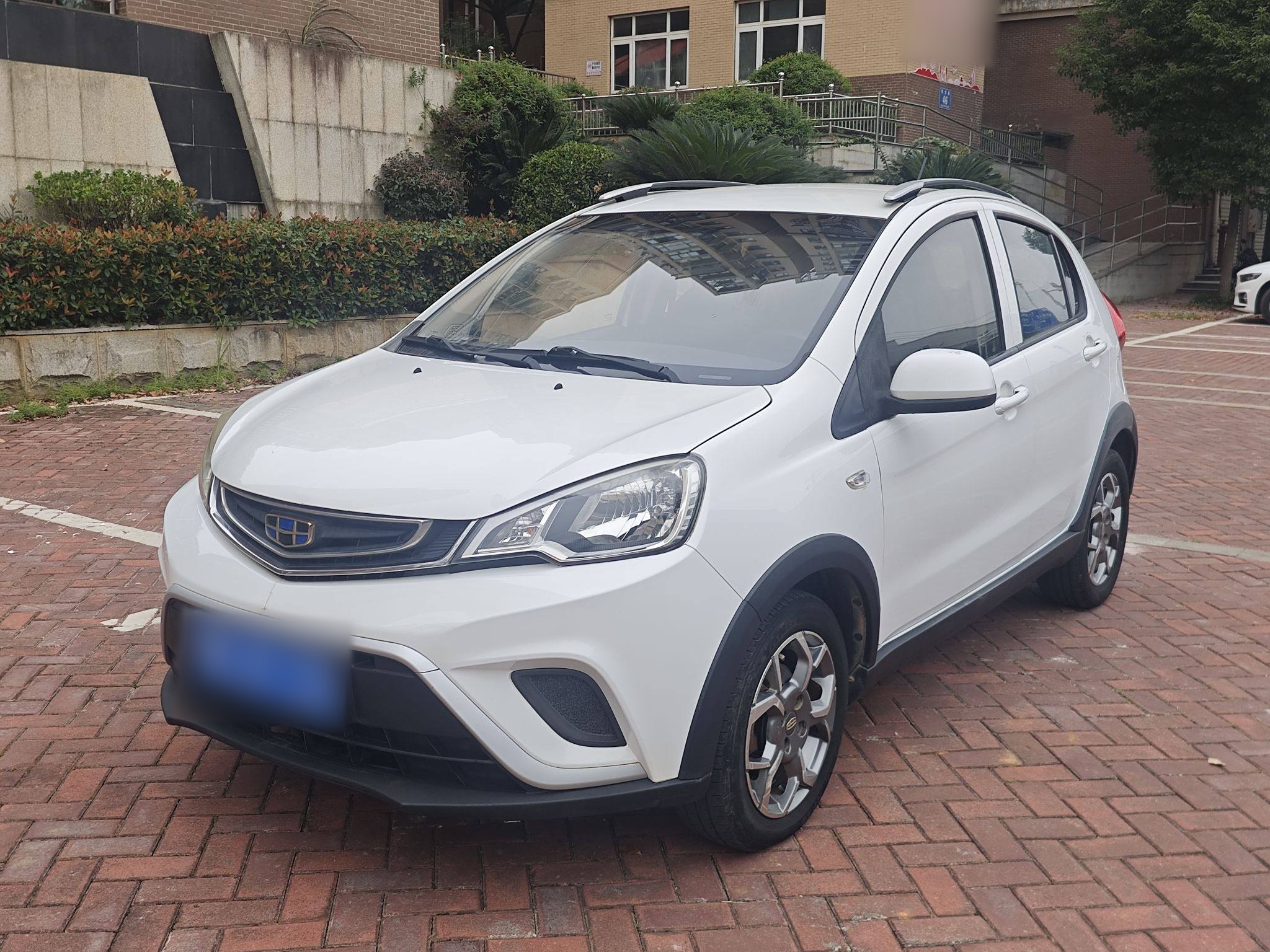 Used Geely Auto Vision X1 2017 1.3L White 92700km MT 5 Seats for Sale ...