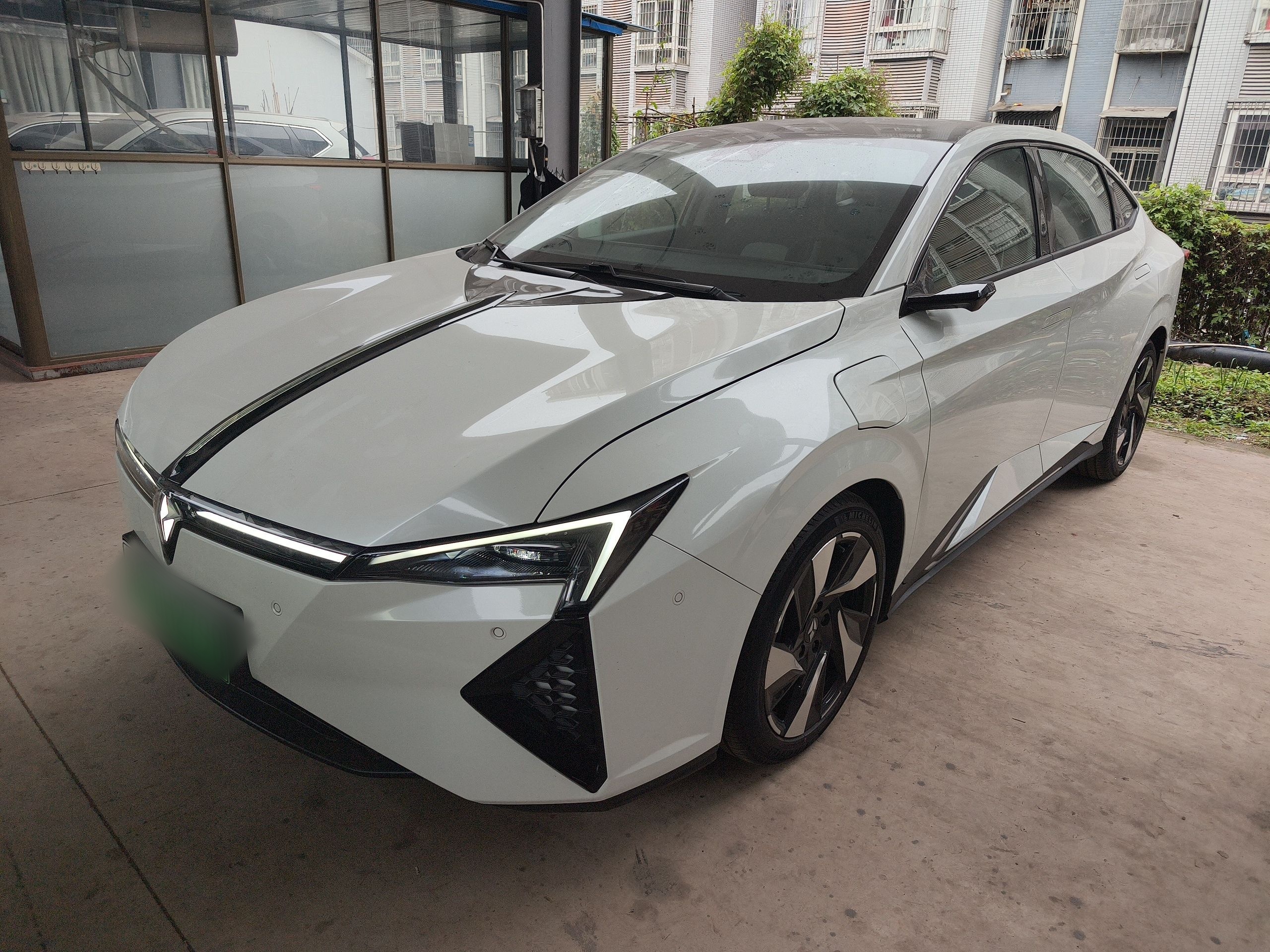 Подержанный Lingxi L 2025 0.0L White 500km AT 5 Seats на продажу ...
