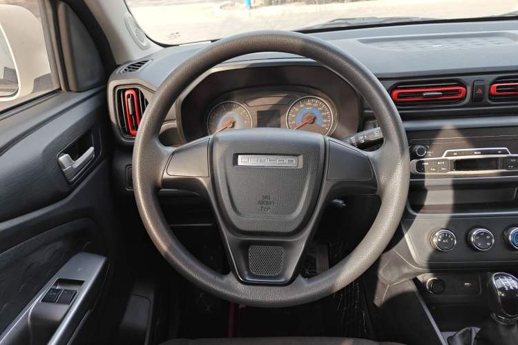 Used Dongfeng Fengon 380 2022 1.5L White 49200km MT 7 Seats for Sale ...